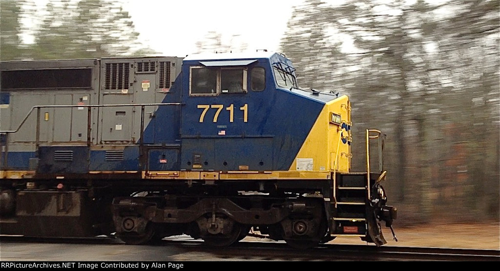 CSX C40-8 7711